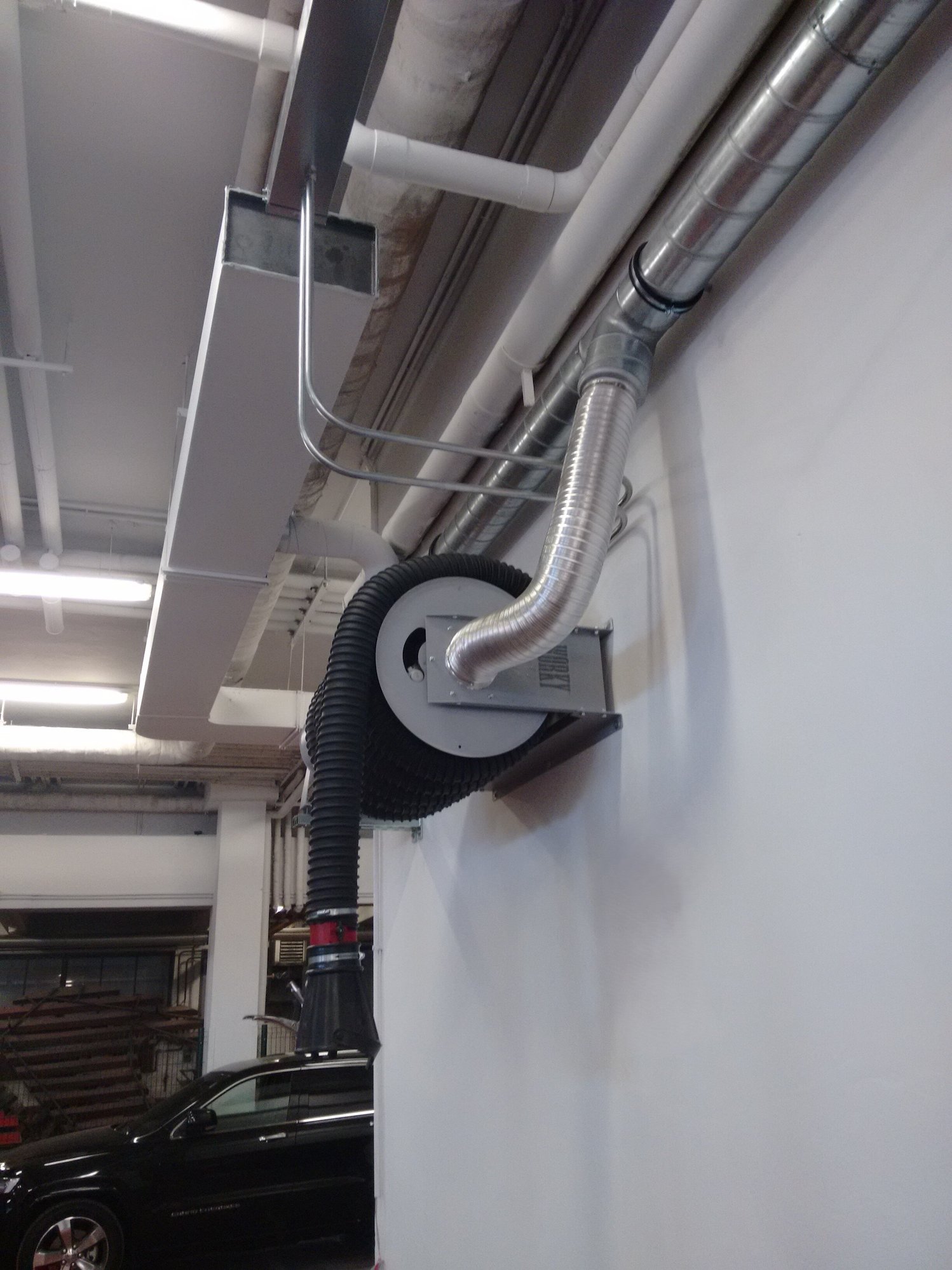 Workshop extraction system and safety in the workplace